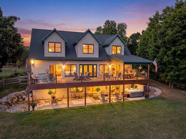750 Blue Water Trl, Boyne City, MI 49712