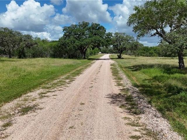 750 Lassman Rd, Goliad, TX 77963