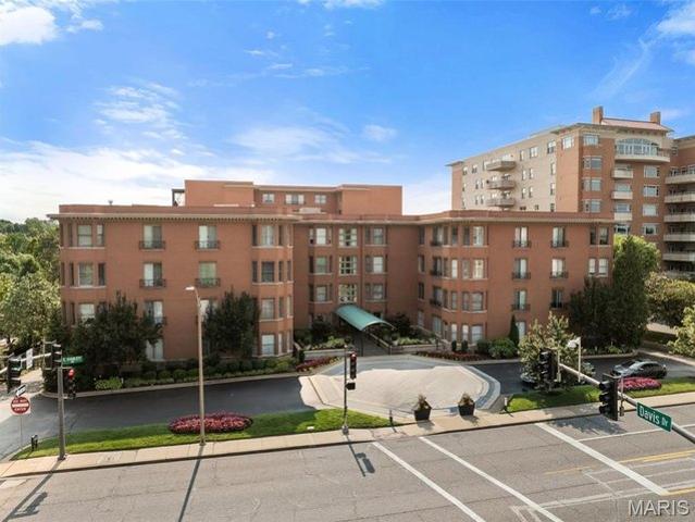 750 S Hanley Rd Apt 430, Clayton, MO 63105