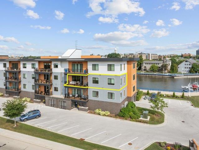 750 S Pier Dr Apt 12, Sheboygan, WI 53081