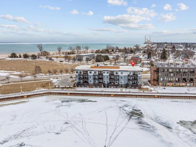 750 S Pier Dr Apt 21, Sheboygan, WI 53081