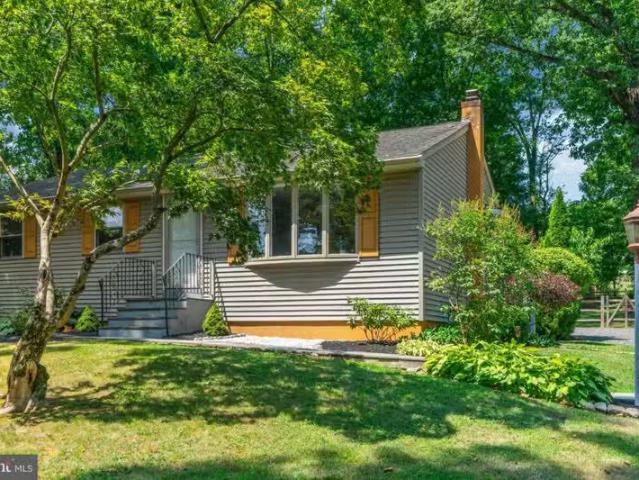 750 SKUNK HOLLOW RD, CHALFONT, PA 18914 Single Family Residenc.