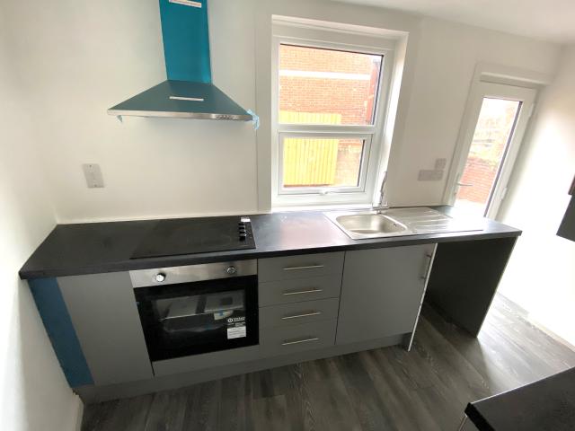 £750 PCM, One Bedroom Ground Floor Flat with Shared Garden in Blaenclydach Street, Grangetown, Cardiff, CF11 7BD