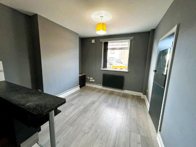 £750 PCM, One Bedroom Ground Floor Flat with Private Garden in North Clive Street, Grangetown, Cardiff, CF11 6NS