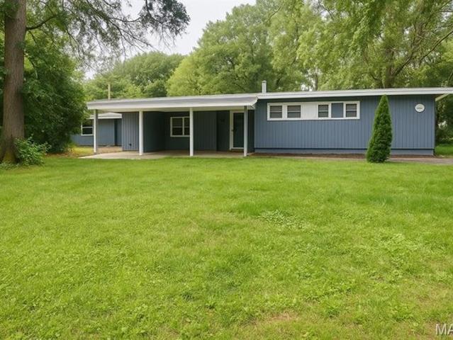 750 Robinwood Dr, Florissant, MO 63033