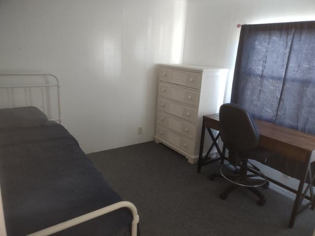 $750 ROOM FOR RENT IN DOUBLE WIDE MOBILE HOME