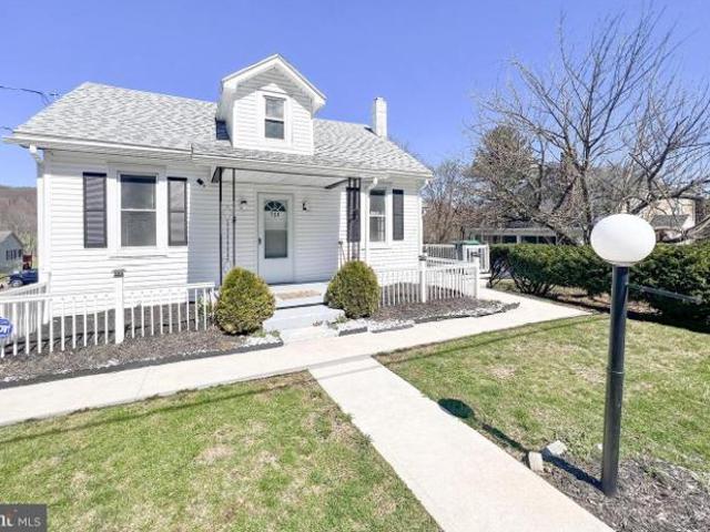 750 W Market St, Orwigsburg, PA 17961