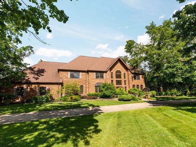 750 Woodcrest Dr, Gaylord, MI 49735