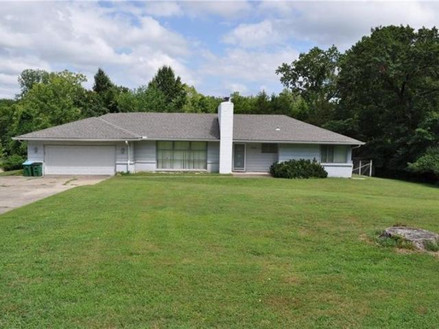 7515 NW Lake Rd, Platte Woods, MO 64151