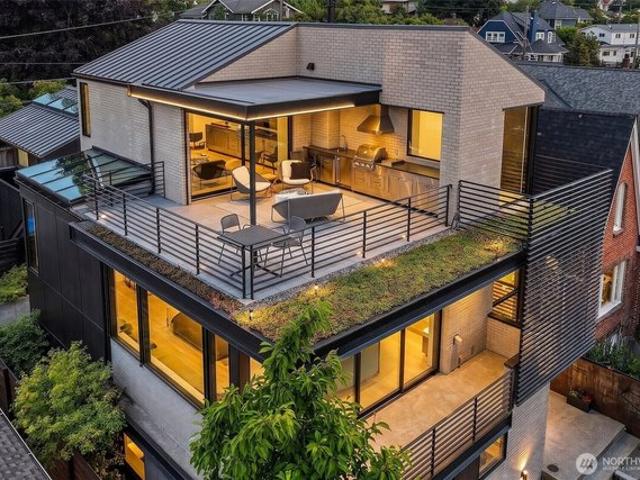 7516 E Green Lake Dr N, Seattle, WA 98103