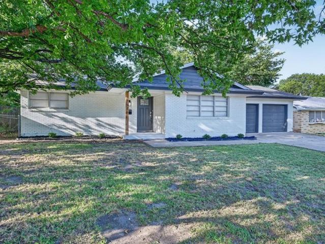 7516 S College Cir, North Richland Hills, TX 76180