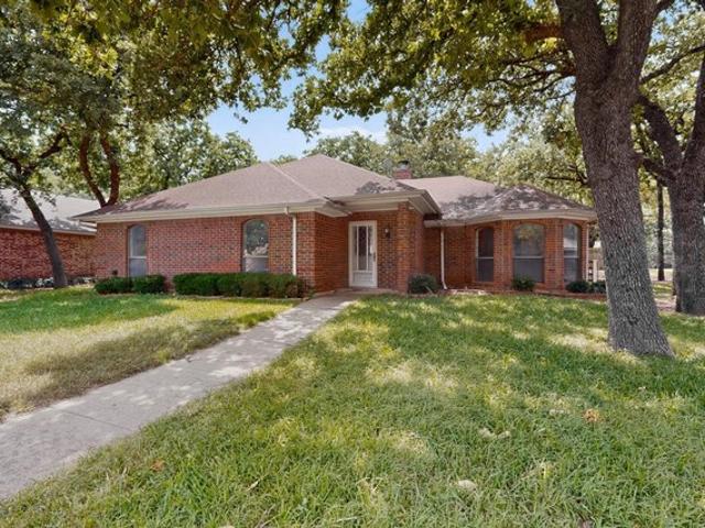 7517 Crosstimbers Ln, North Richland Hills, TX 76182