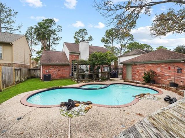 7518 Honey Creek Ln, Houston, TX 77095