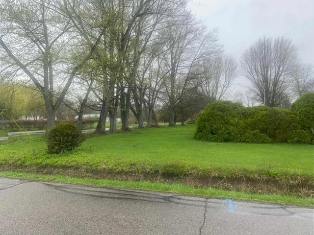 7518 Superior Ave, Newport, MI 48166