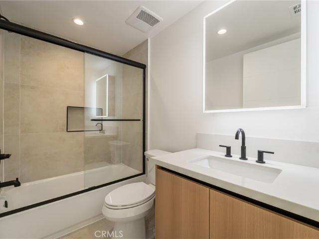 7510 Sepulveda Blvd, Unit 304, Van Nuys, CA 91405 | MLS #SR26156