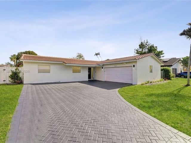 7511 NW 41st St, Coral Springs, FL 33065