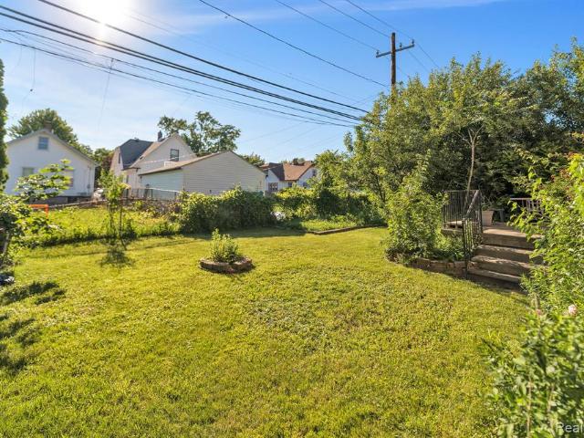 7511 Orchard Avenue