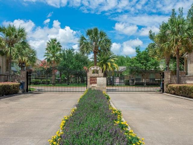 7511 S Linpar Ct, Houston, TX 77040