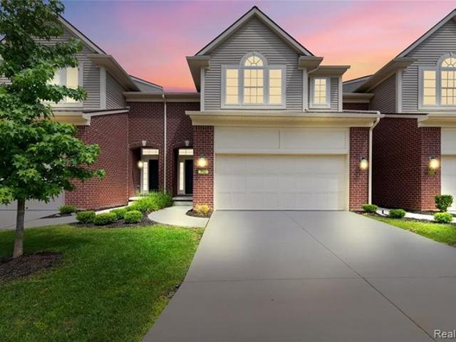 7512 Berry Wood Ln, West Bloomfield Township, MI 48322