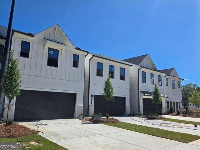 7512 Clover Ln, Flowery Branch, GA 30542