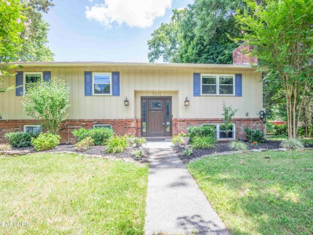 7512 Luscombe Drive