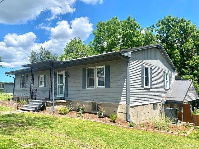7512 S West Gate Rd, Newberry, IN 47449