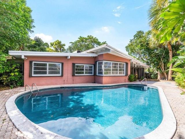 7512 W Lake Dr, Lake Clarke Shores, FL 33406