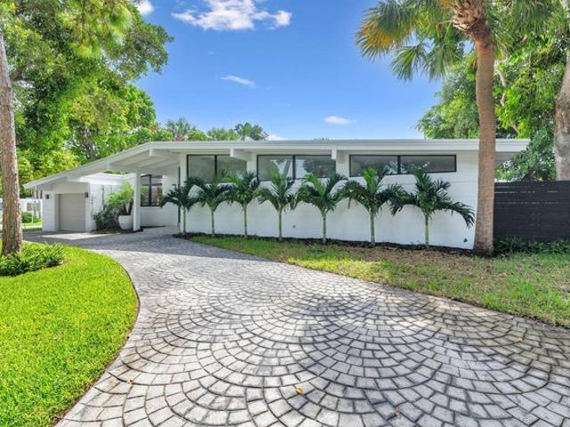 7512 W Lake Dr, West Palm Beach, FL 33406