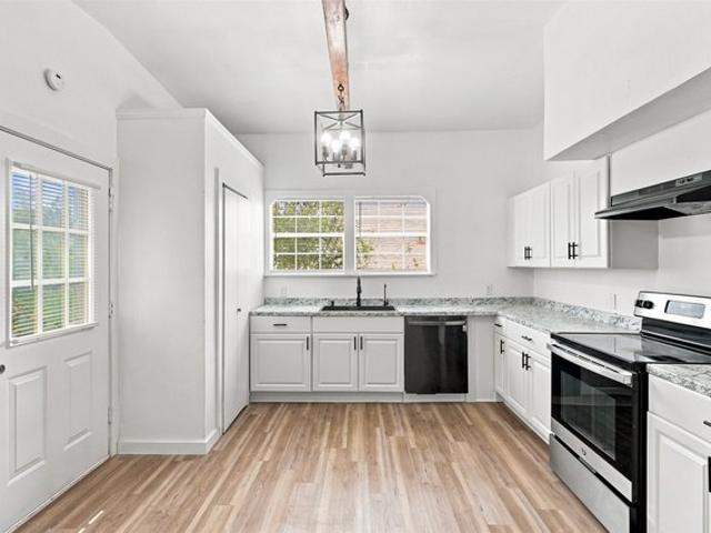 7513 Foster Dr, Lake Worth, TX 76135