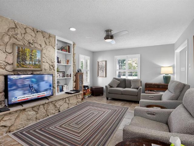 7513 Ravenswood Road