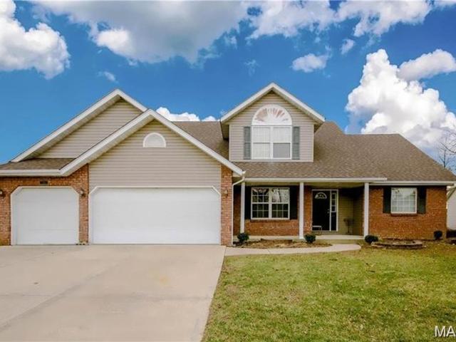 7513 Stonebridge Golf Dr, Maryville, IL 62062