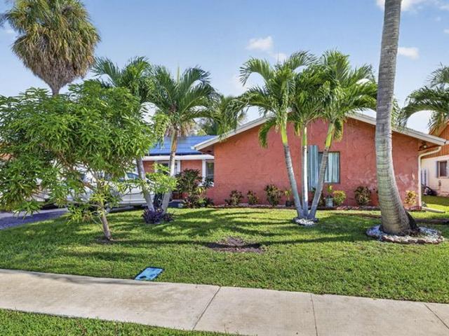 7513 SW 7th St, North Lauderdale, FL 33068