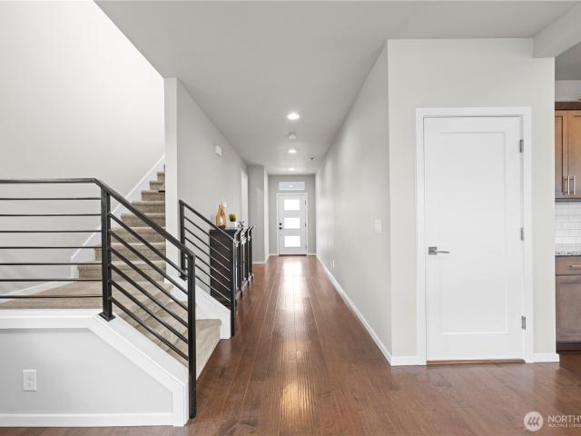 7513 11th Place SE