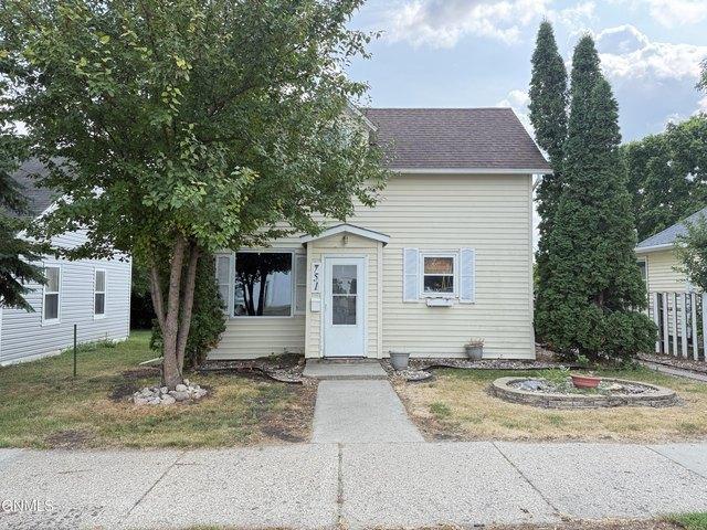 751 2nd St SW, Valley City, ND 58072