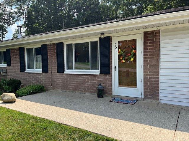 751 Country View Dr, Beavercreek, OH 45430