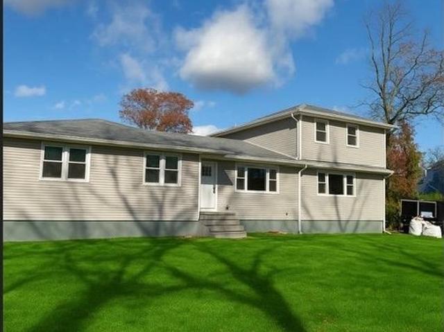 751 Centerwood St, West Babylon, NY 11704