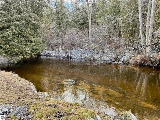 751 Hunters Ridge