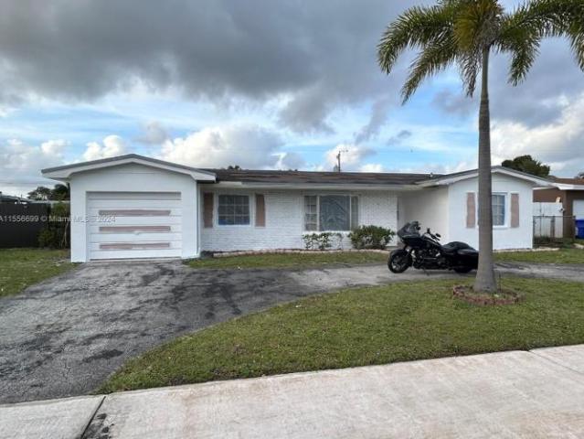 7525 Hayes St, Hollywood, FL 33024
