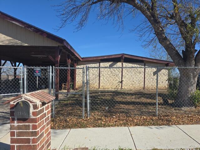 7526 Apple Valley