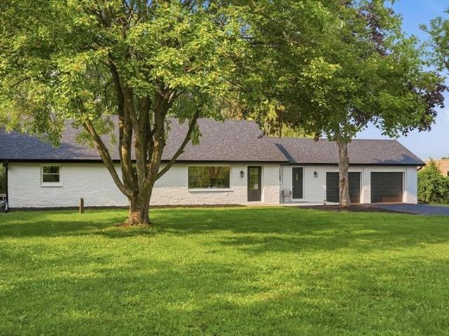 7526 W County Line Rd, Mequon, WI 53092