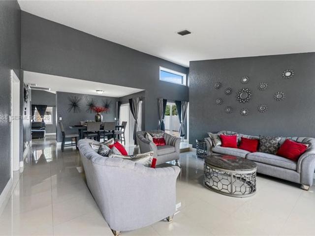 7527 SW 6th Ct, North Lauderdale, FL 33068