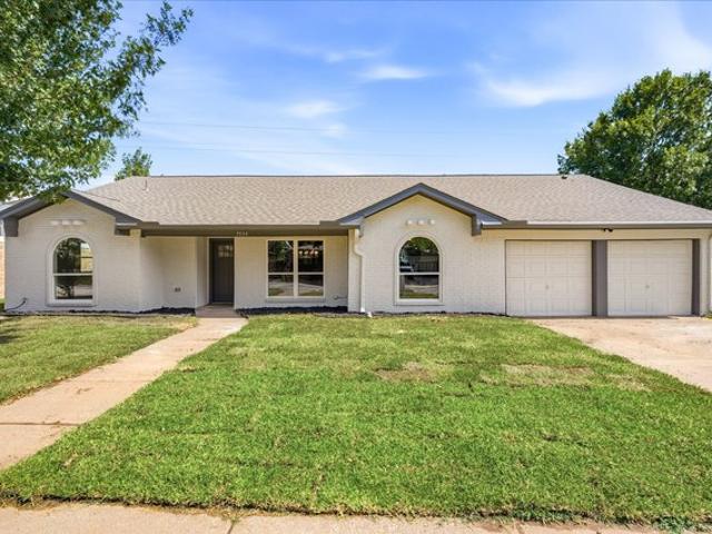 7528 Circle Dr, North Richland Hills, TX 76180