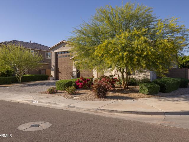 7528 W Odeum Ln, Phoenix, AZ 85043 | MLS #6998 | Compass
