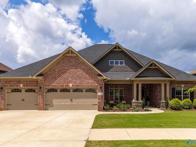 7529 Flint Crossing Cir SE, Owens Cross Roads, AL 35763