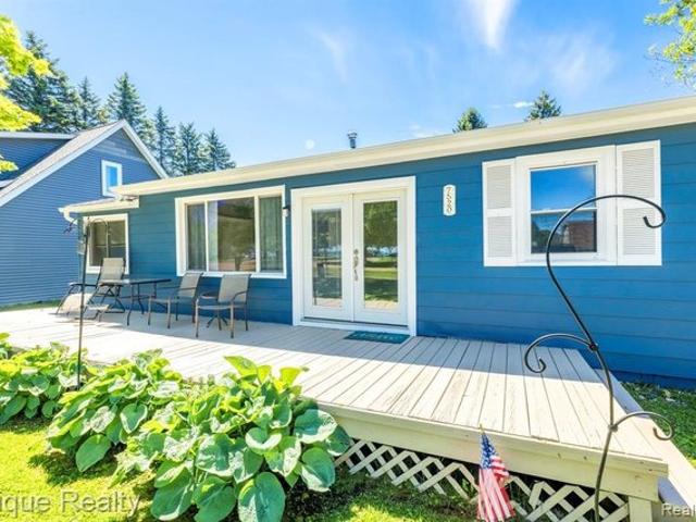7520 Sunset Blvd, Worth Township, MI 48450
