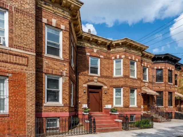 7520 64th Pl, Glendale, NY 11385