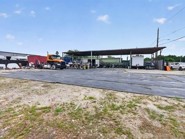 7521 Parkhurst St, Houston, TX 77028