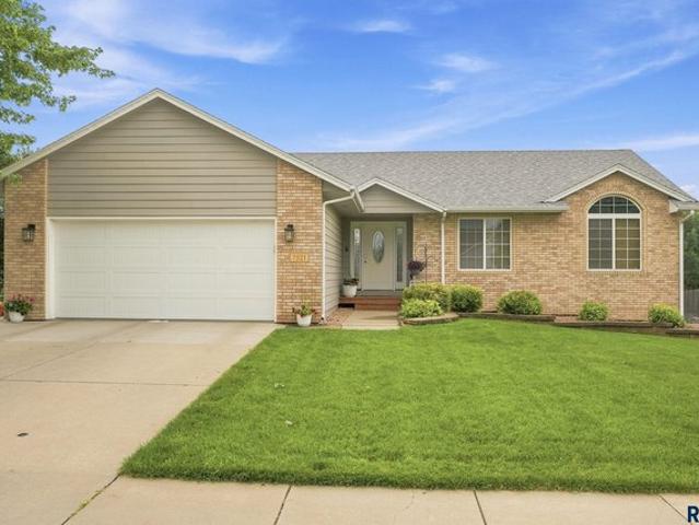 7521 S Hughes Ave, Sioux Falls, SD 57108