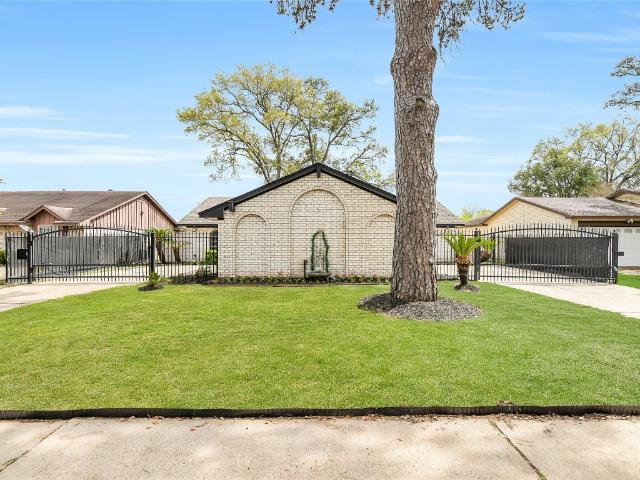 7522 Deep Forest Dr, Houston, TX 77088 | MLS #50222 | Compass