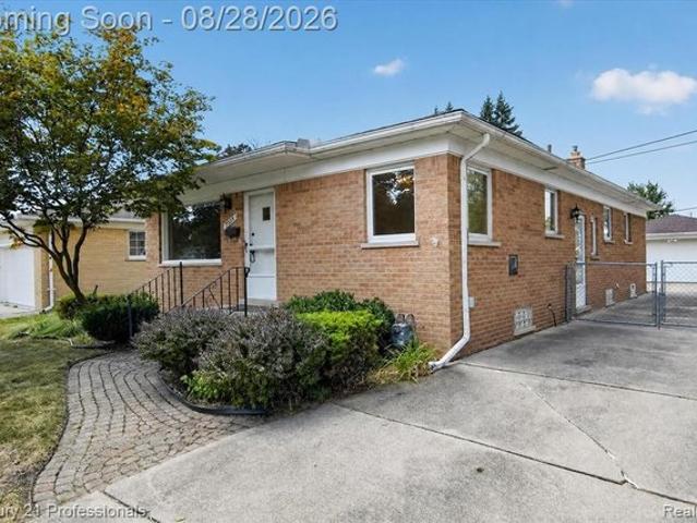 7523 Robindale Ave, Dearborn Heights, MI 48127